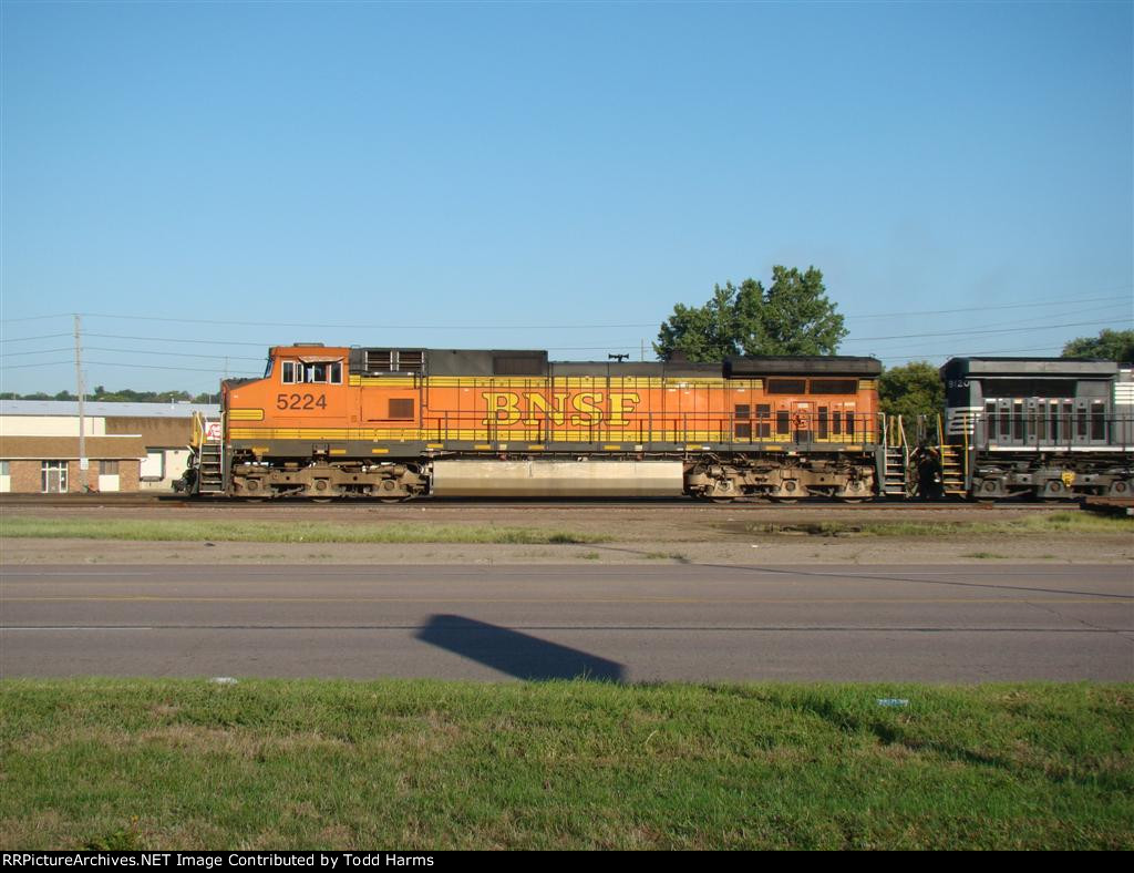BNSF 5224